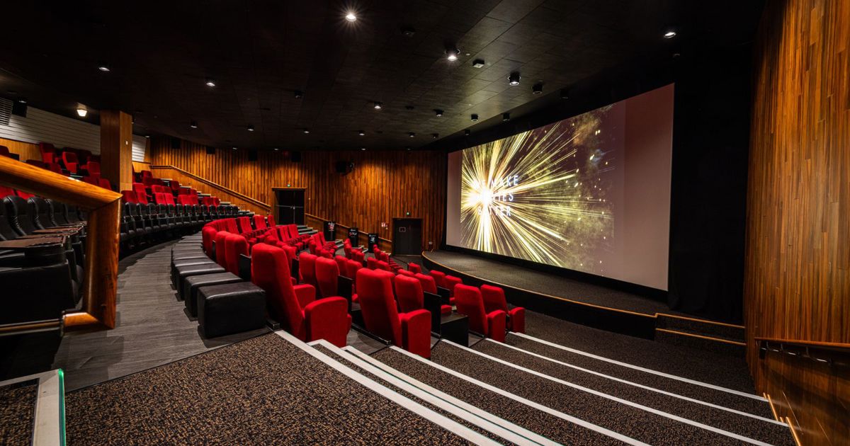 Kinopalatsi Helsinki - Ohjelmisto ja teatterin tiedot | Finnkino